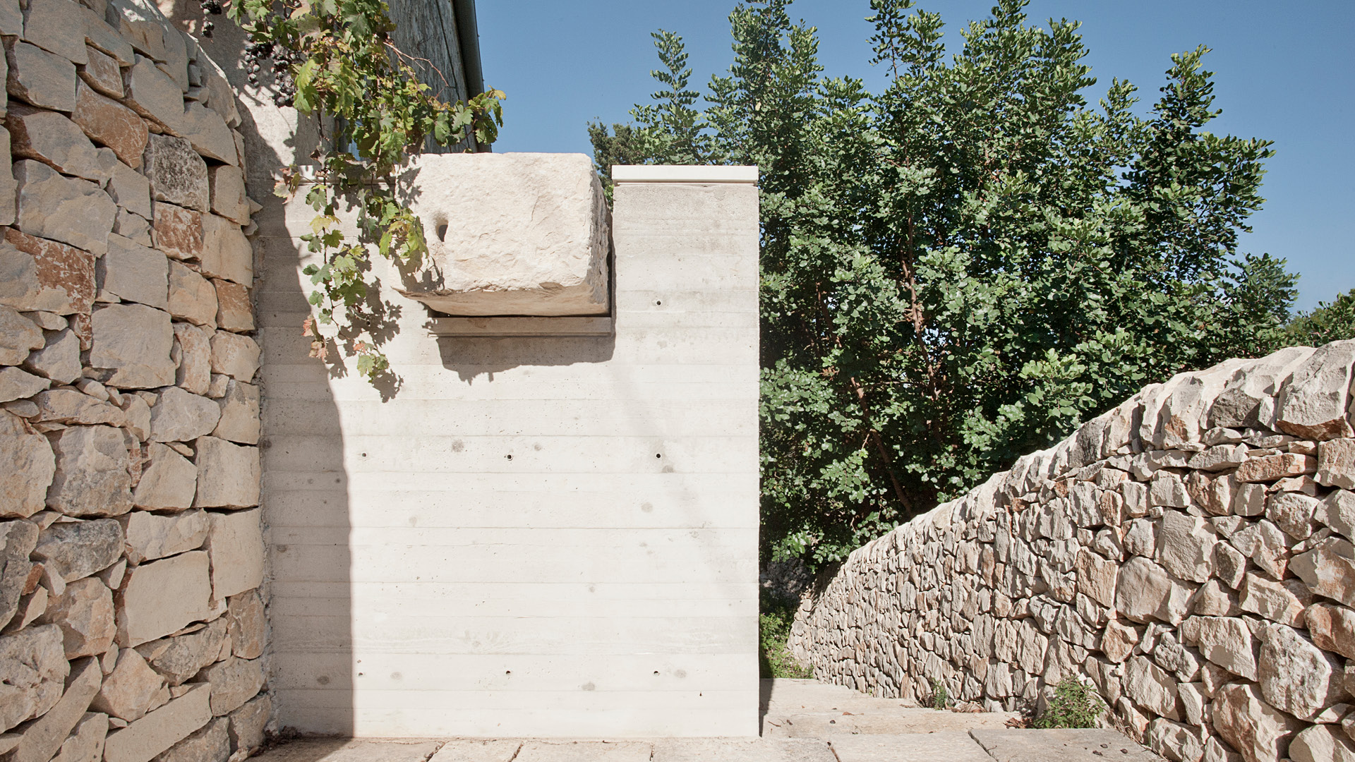 House Over Cave - MAx - Metabolic Architecture Workshop